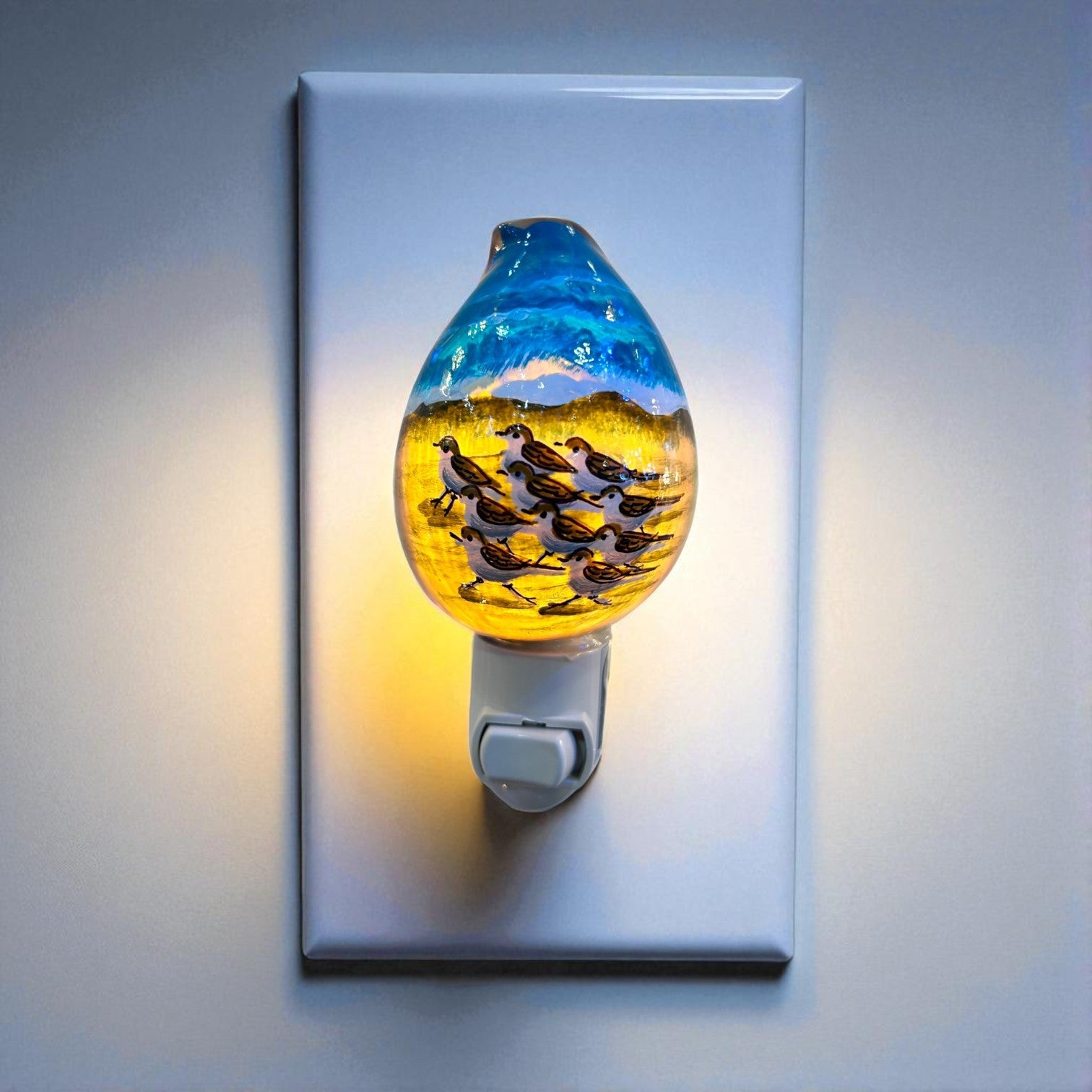 Sandpiper Cluster - Cowrie Shell Painted Night Light – Mellow Monkey